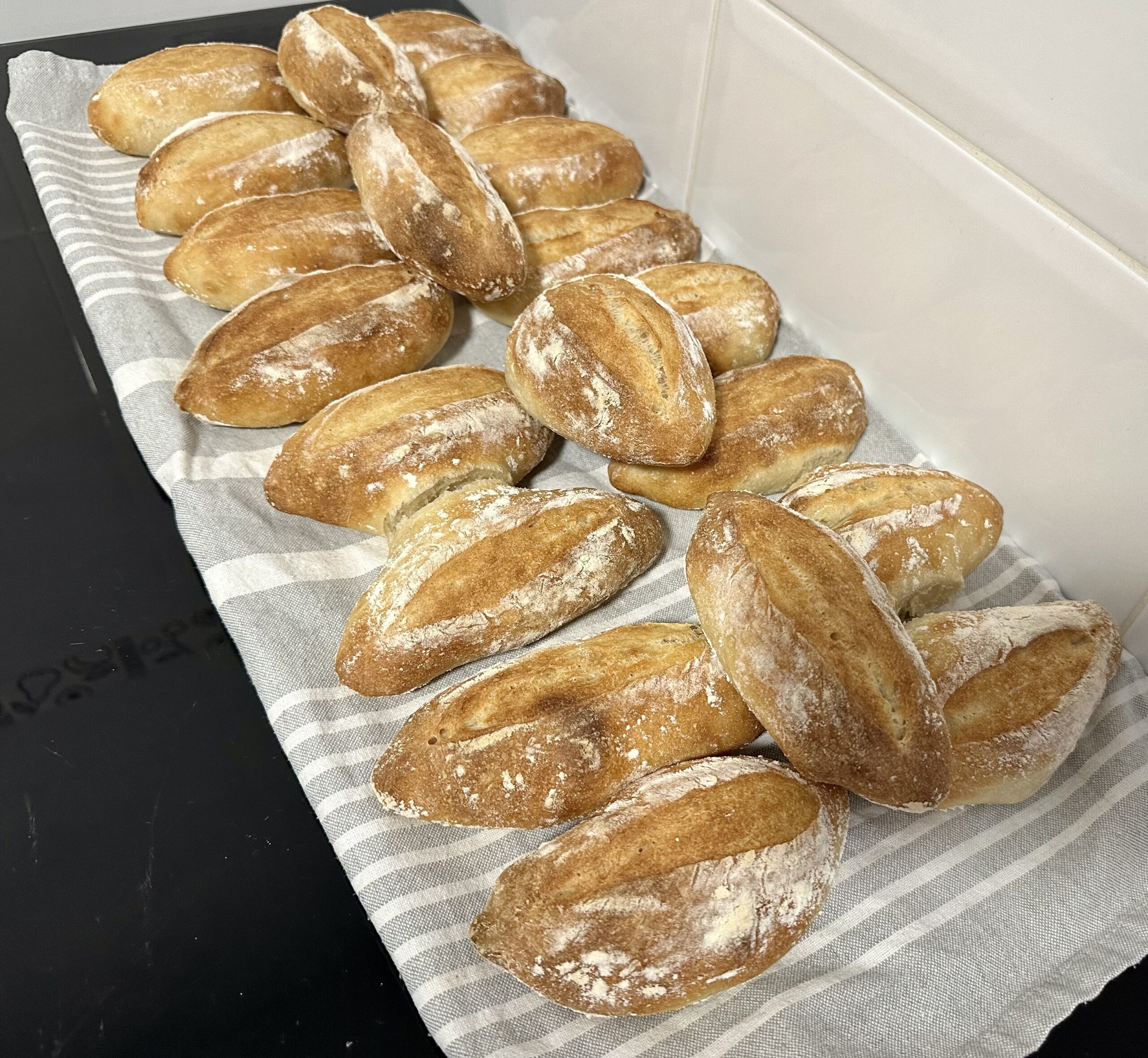 Panecillos caseros crujientes por fuera y tiernas por dentro - Recetas ...